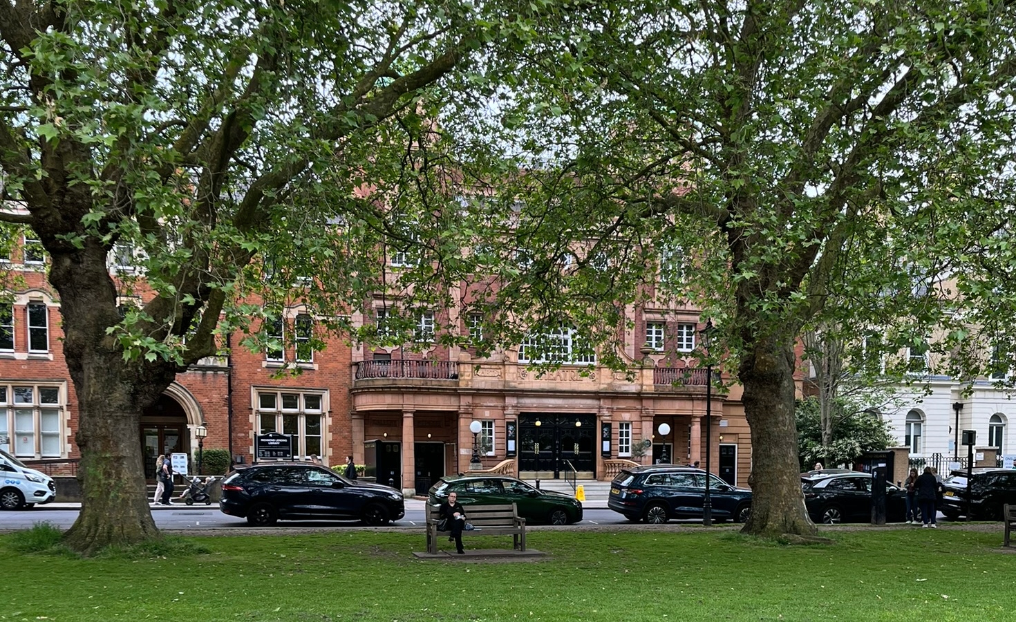 Walk along the Thames from Richmond to Teddington – London Park to Park