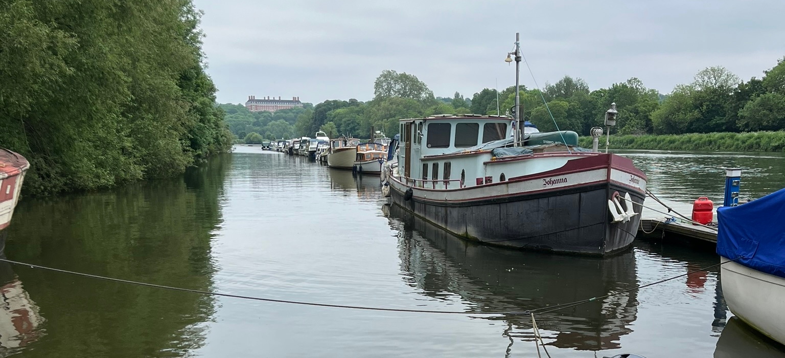 Walk along the Thames from Richmond to Teddington – London Park to Park