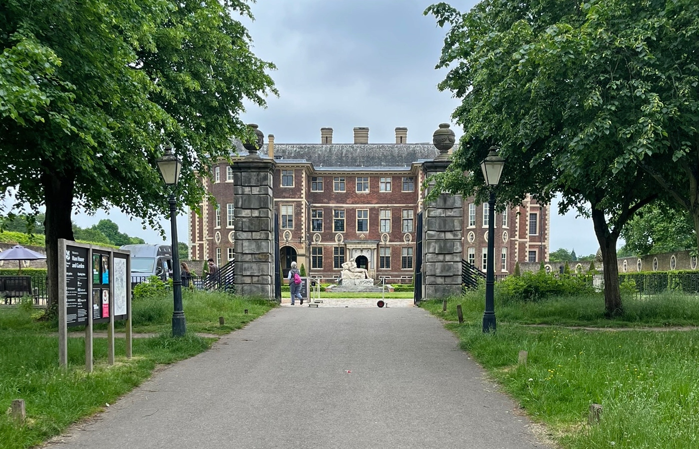 Walk along the Thames from Richmond to Teddington – London Park to Park